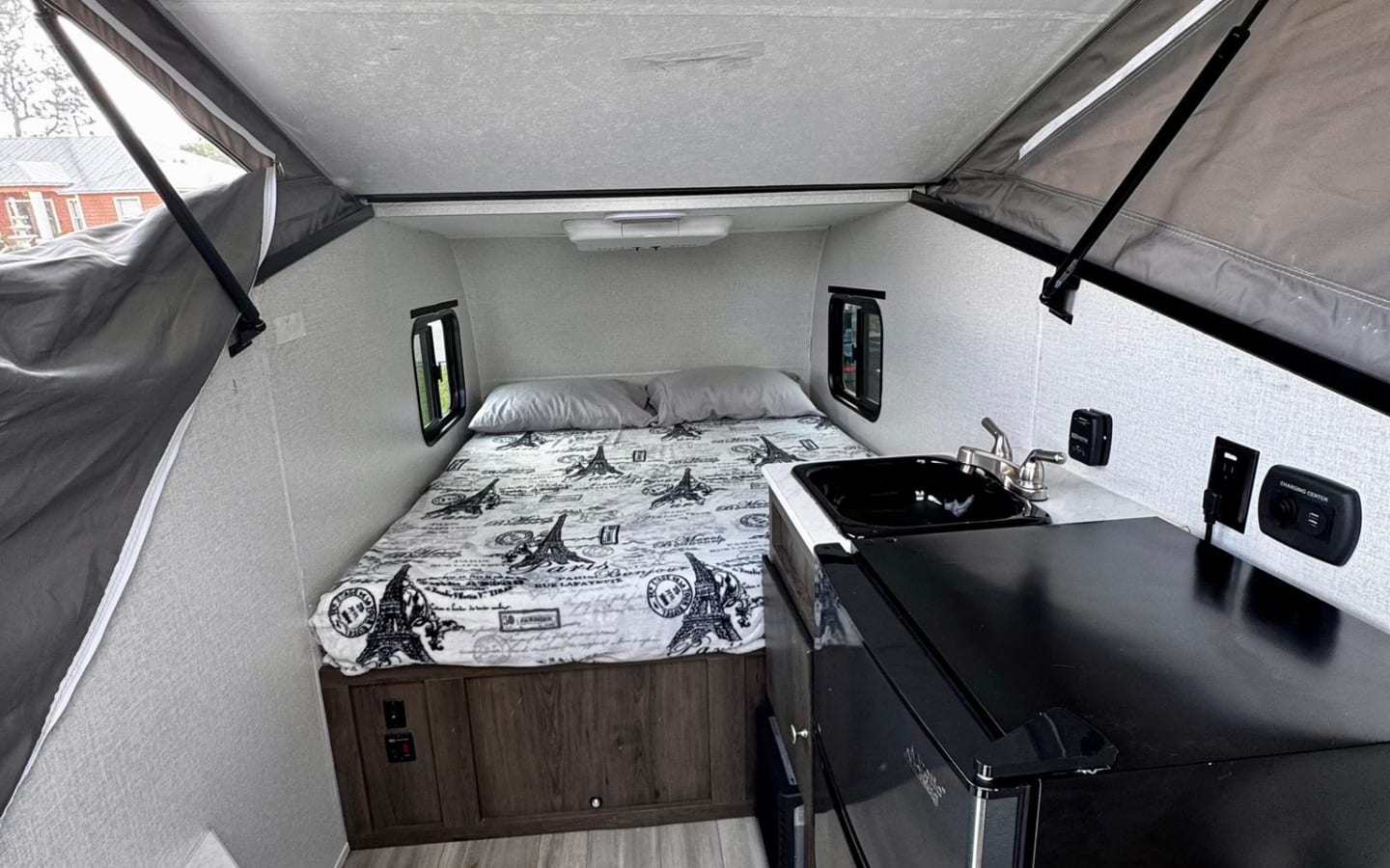 Viking express camper 9.0 for Rent in , Florida | 2194 lbs lbs, 14 ft