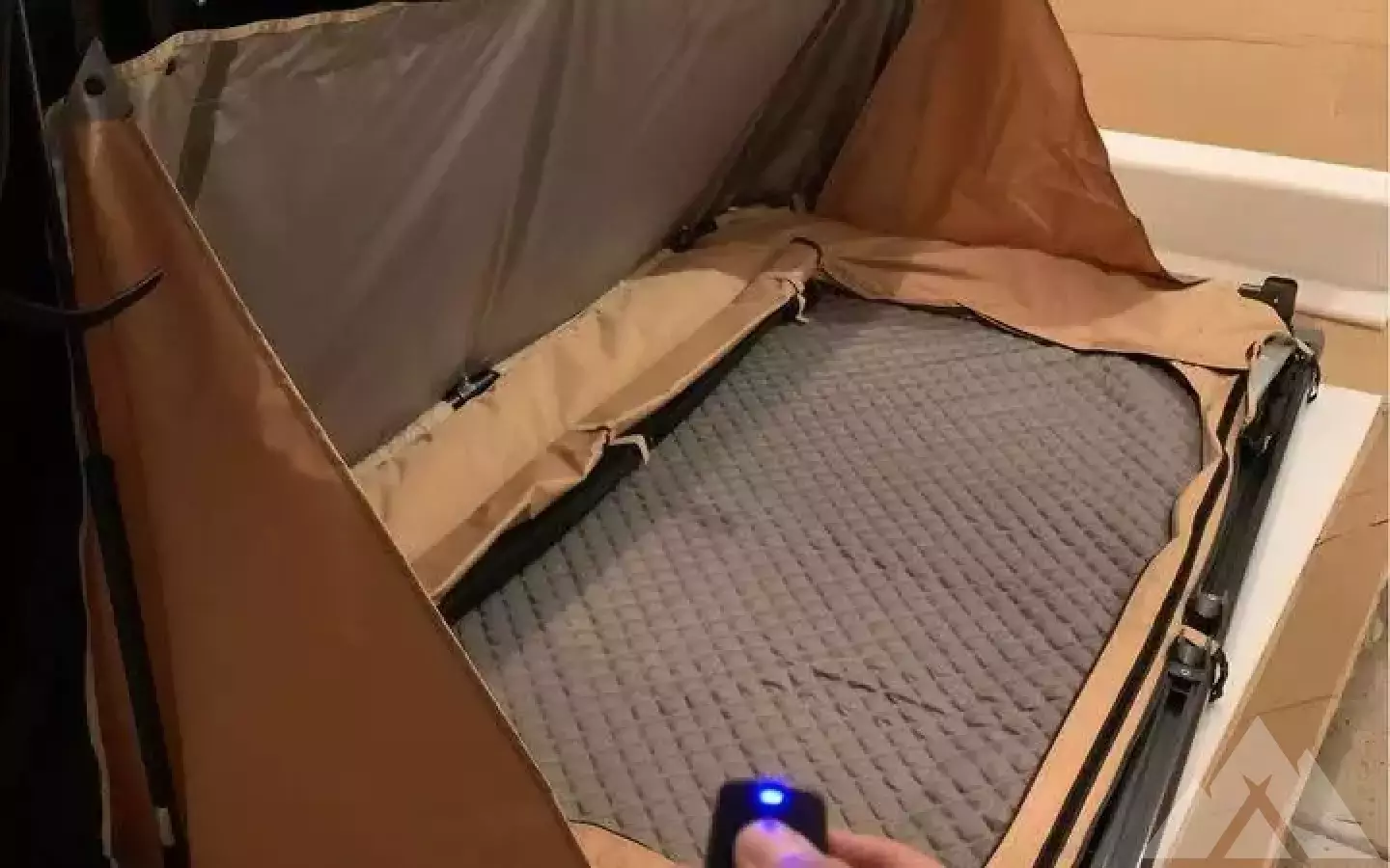 Hard shell RTT automatic with remote. | Roof Top Tent for Sale in {city ...