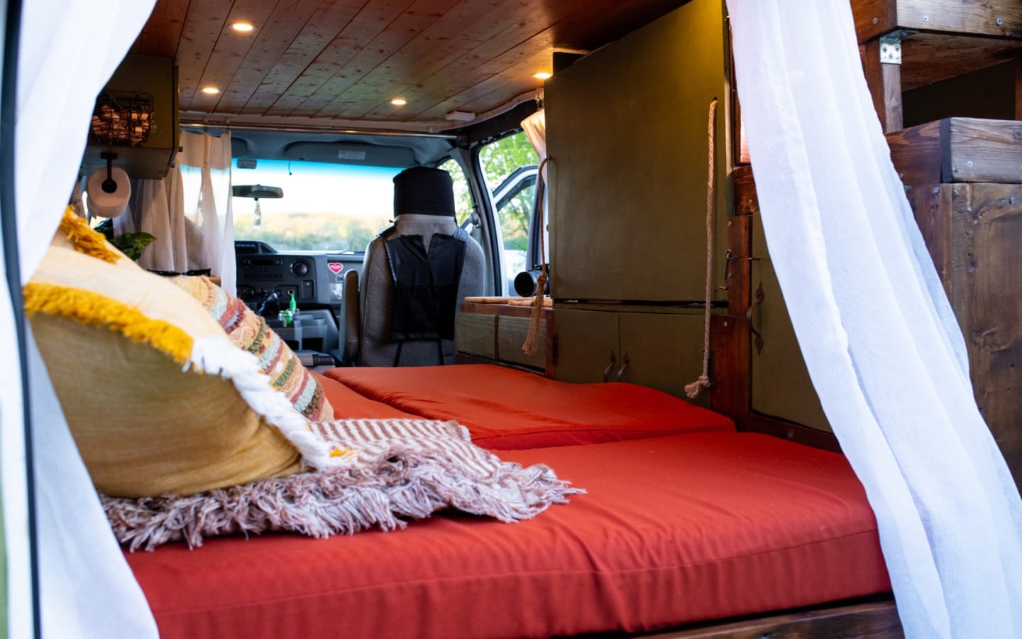 Cozy Camper Van for Rent in Chicago, Illinois