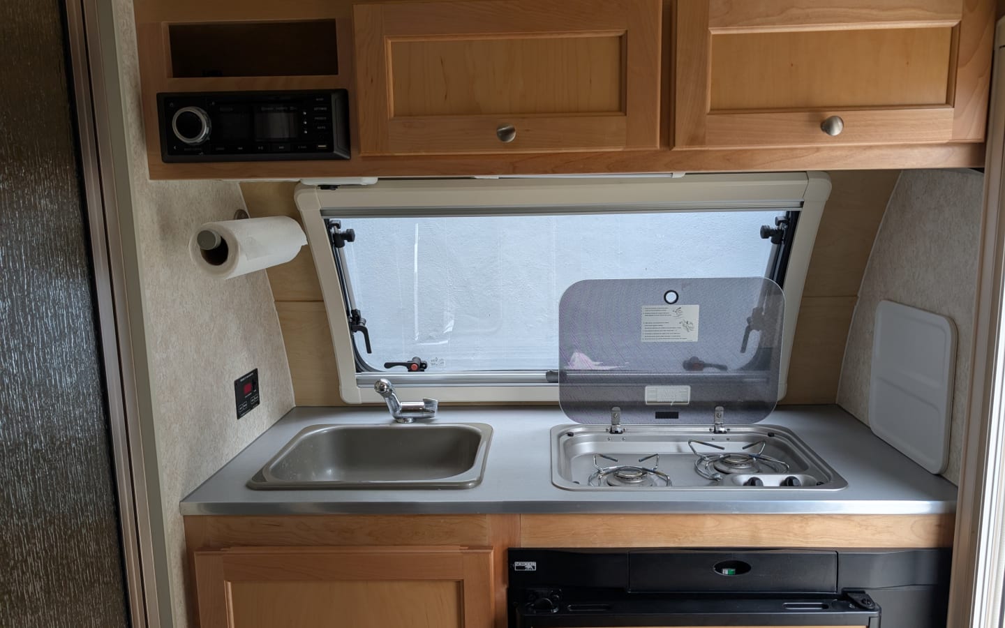 Cozy Tab 320s with TV and AC for Rent in Oakland, California | 3000 lbs ...