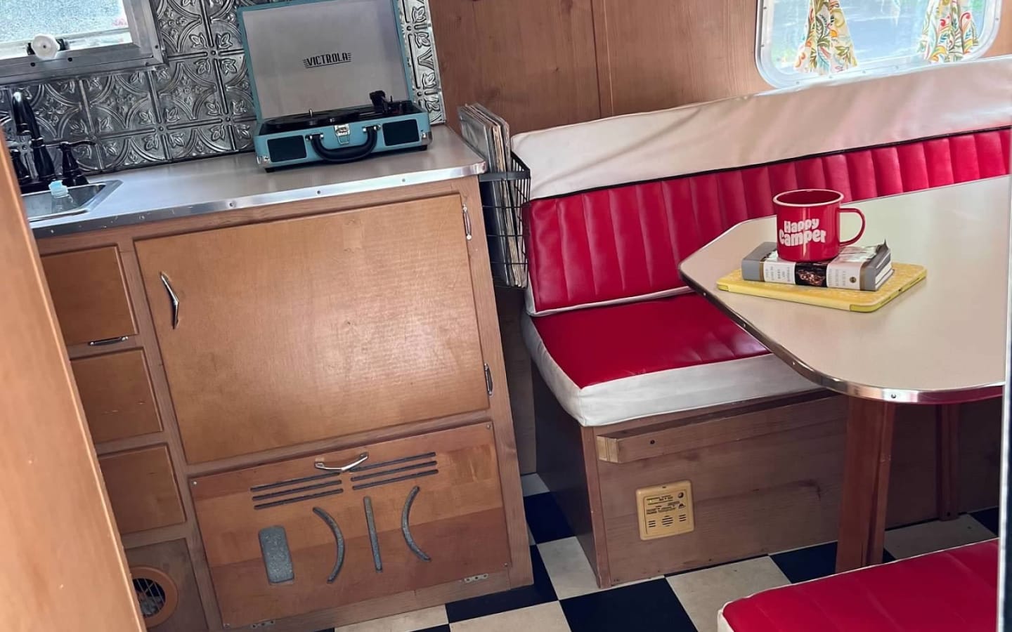 The Flying Ham - 16 ft Red Ham for Rent in , Tennessee | 2000 lbs lbs ...