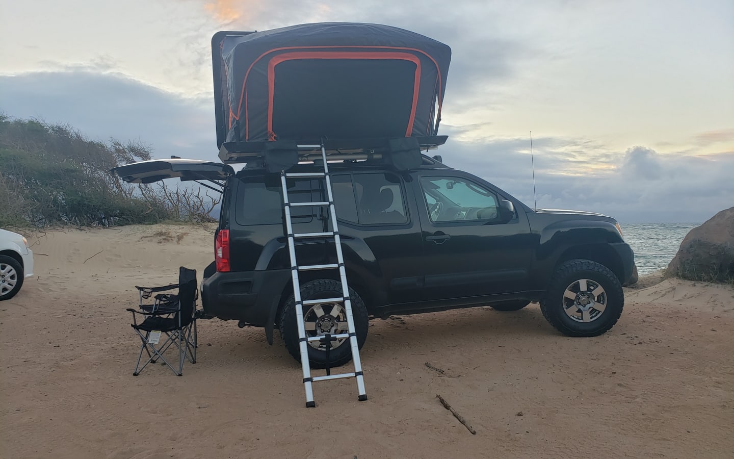 Midnight Xterra 4x4 Premium Rooftop Tent! Gear Inc for Rent in Makawao ...