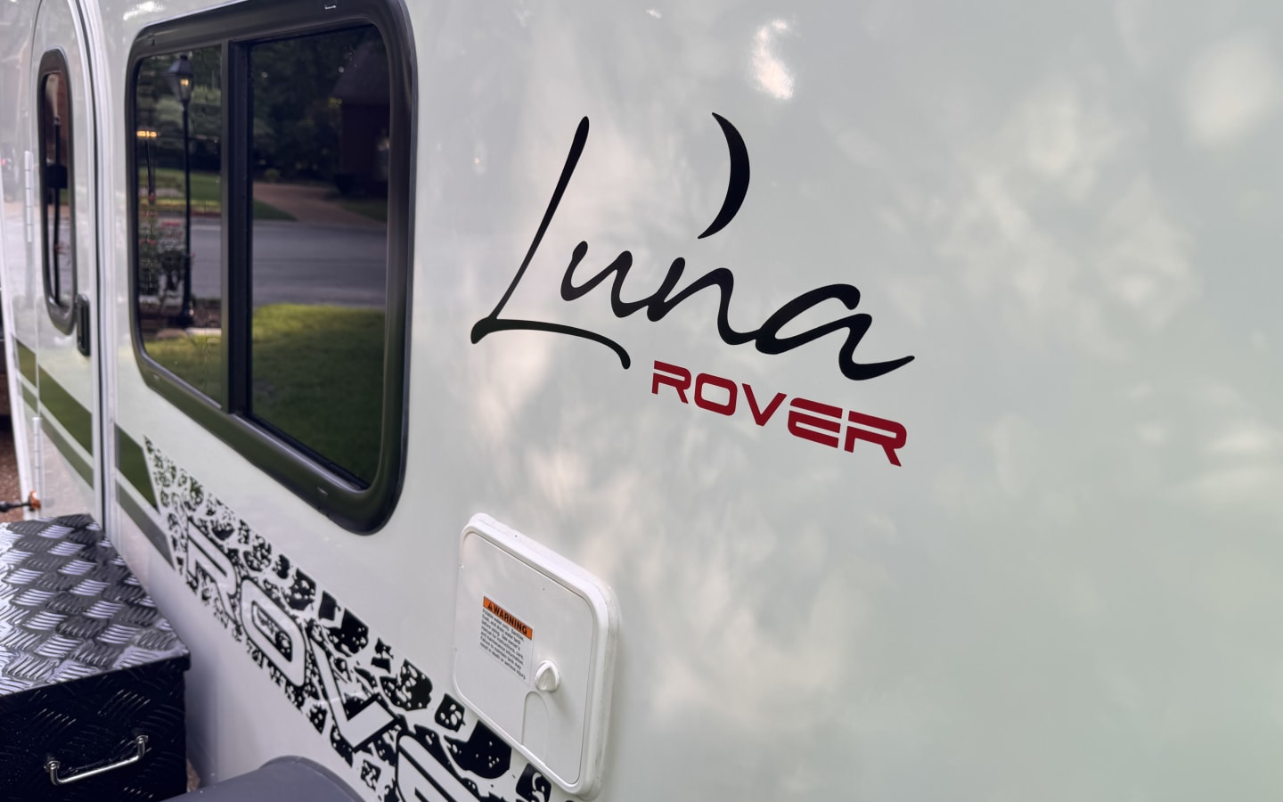 Luxe Luna Land Lover's Rover for Rent in Nashville, Tennessee | 2400 ...
