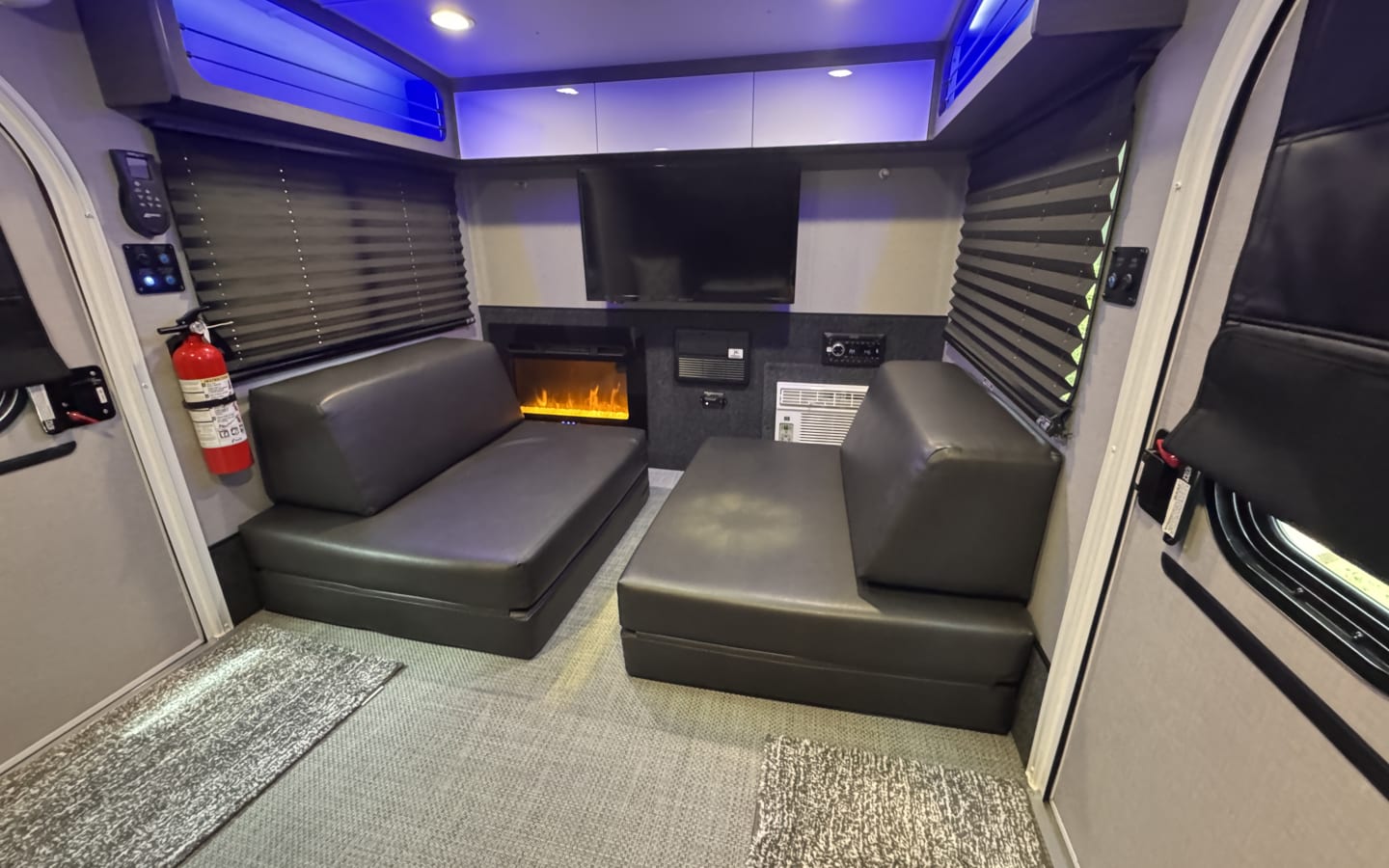 Luxe Luna Land Lover's Rover for Rent in Nashville, Tennessee | 2400 ...