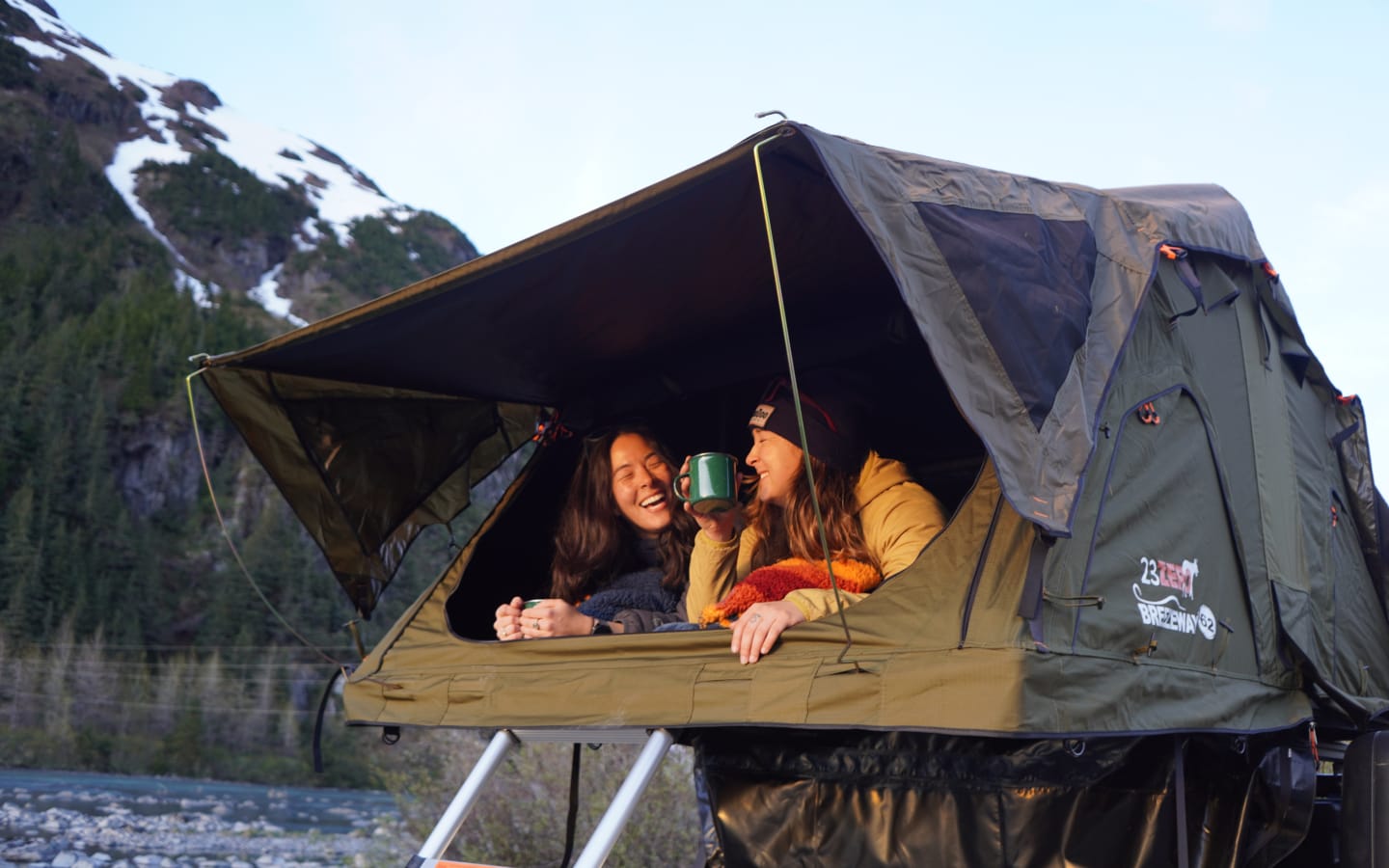 Jeep Gladiator with Rooftop Tent for Rent in Anchorage, Alaska