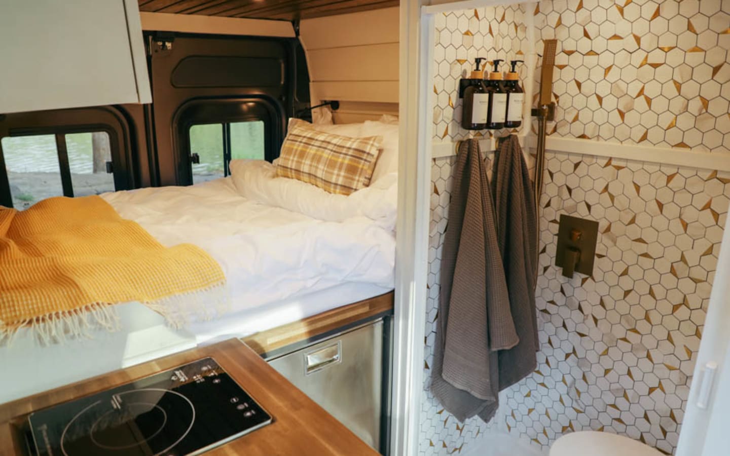 LUXURY APT On Wheels | Easy Drive | Solar | Instag for Rent in Coeur d ...