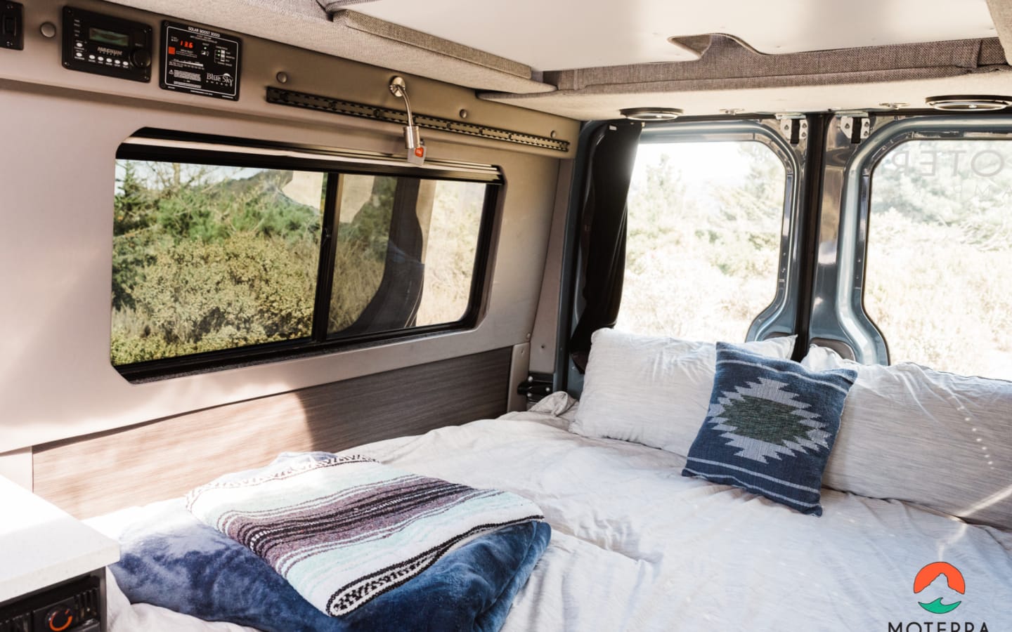 Mercedes 4x4 All-Inclusive Luxury Pop-Top+ Camperv for Rent in Portland ...