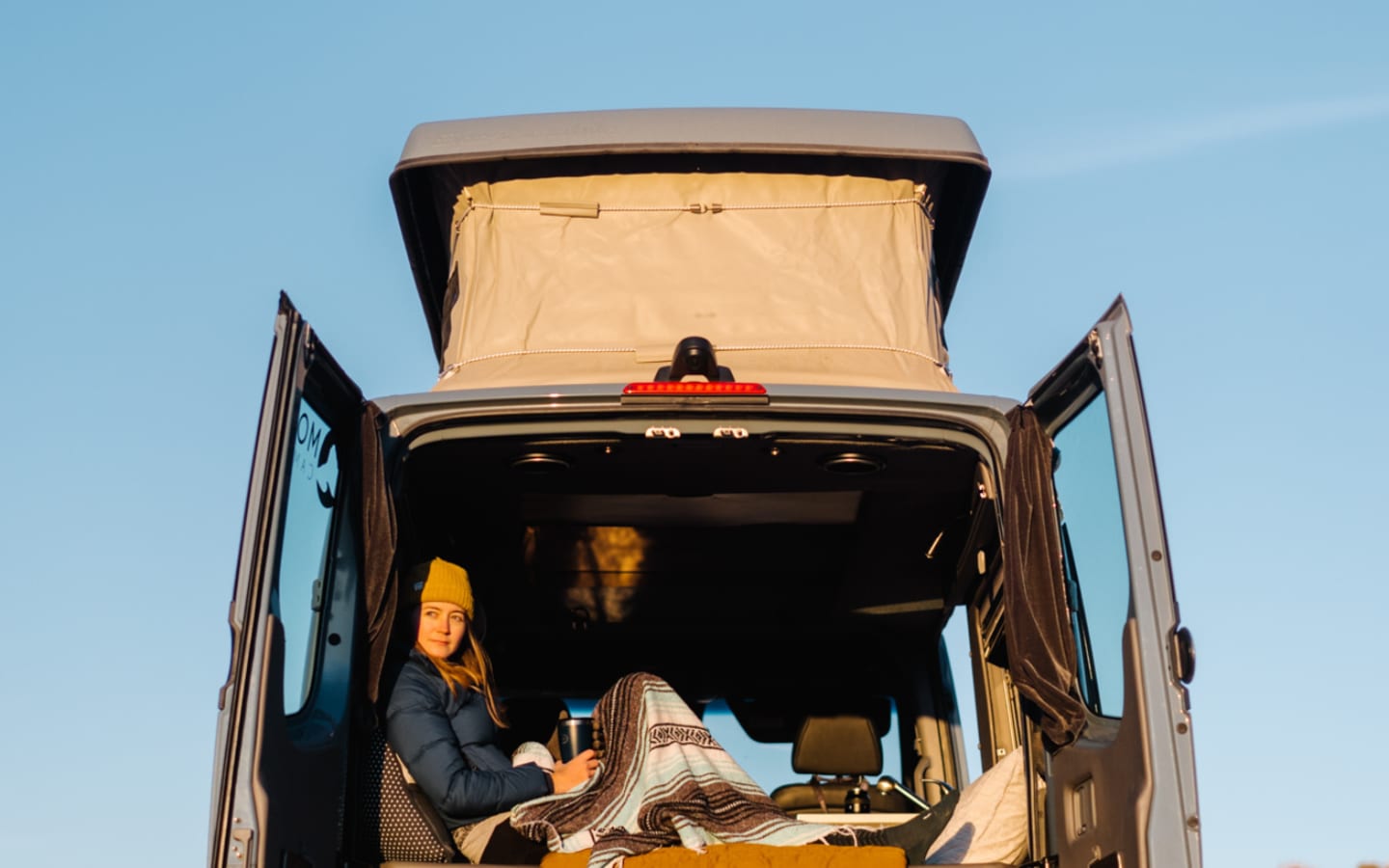 Mercedes 4x4 All-Inclusive Luxury Pop-Top+ Camperv for Rent in Seattle ...