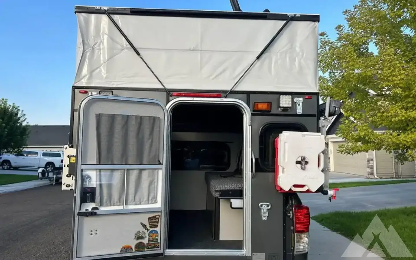 Used 4 Wheel Camper Hawk shell for sale in Nampa, Idaho