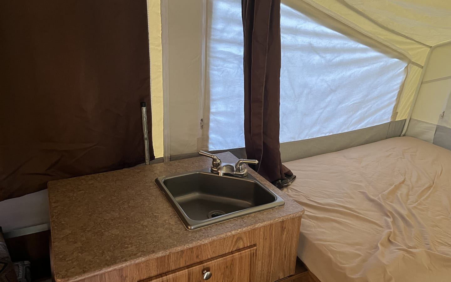 Pop Up for Rent in Albemarle, North Carolina | 1100 lbs lbs, 10 ft